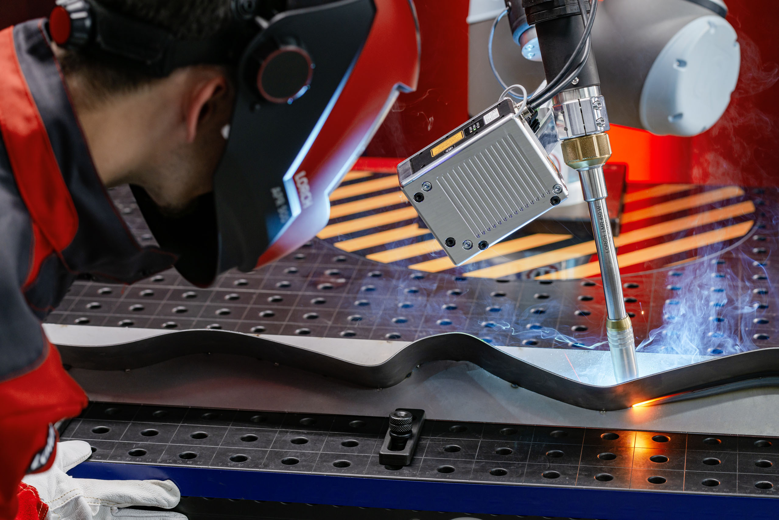 The SeamPilot will find, detect, and track the weld seam – even with high tolerances.